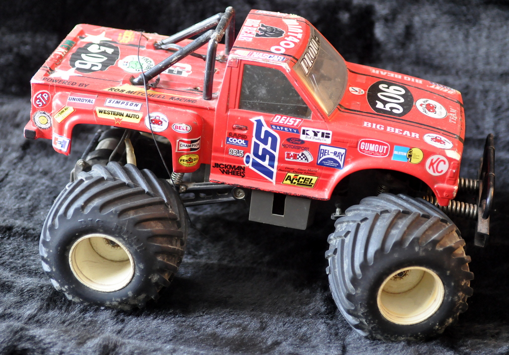 GoRC Canada. Vintage MARUI Big bear Datsun Pickup 1/12 RC Monster Truck ...