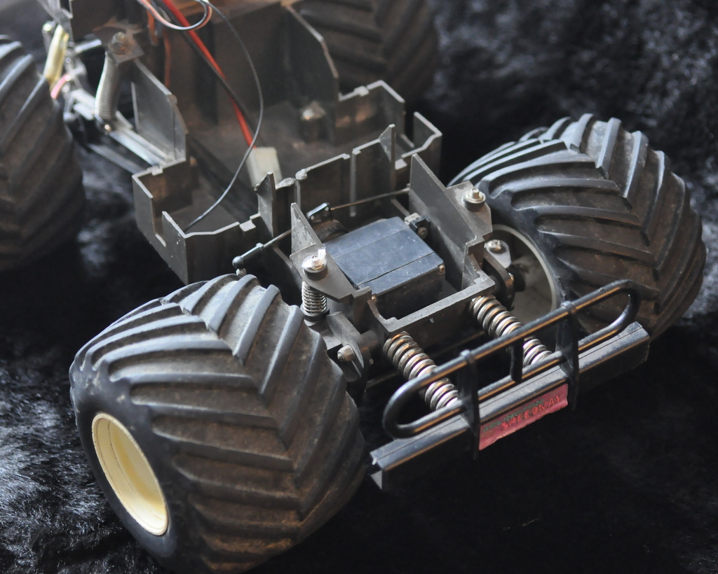 GoRC Canada. Vintage MARUI Big bear Datsun Pickup 1/12 RC Monster Truck ...