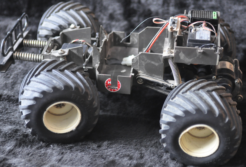 GoRC Canada. Vintage MARUI Big bear Datsun Pickup 1/12 RC Monster Truck ...